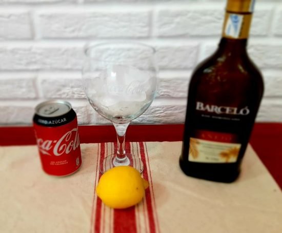 Cuba Libre (Cubata de Ron) - 1013 Recetas de cocina - Cóctel