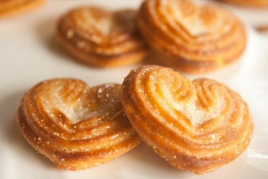 Palmeritas de hojaldre, la receta de un postre delicioso y sencillo.